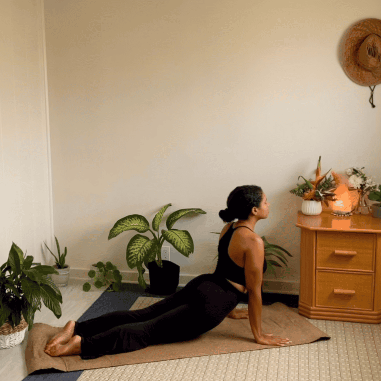 5 Comfy Yoga Outfits to Try If You are Bored of Your Usual Yoga ...