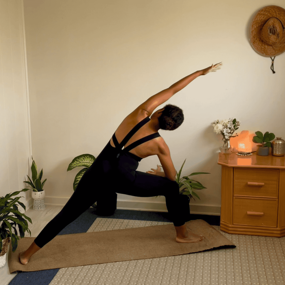 5 Comfy Yoga Outfits to Try If You are Bored of Your Usual Yoga ...