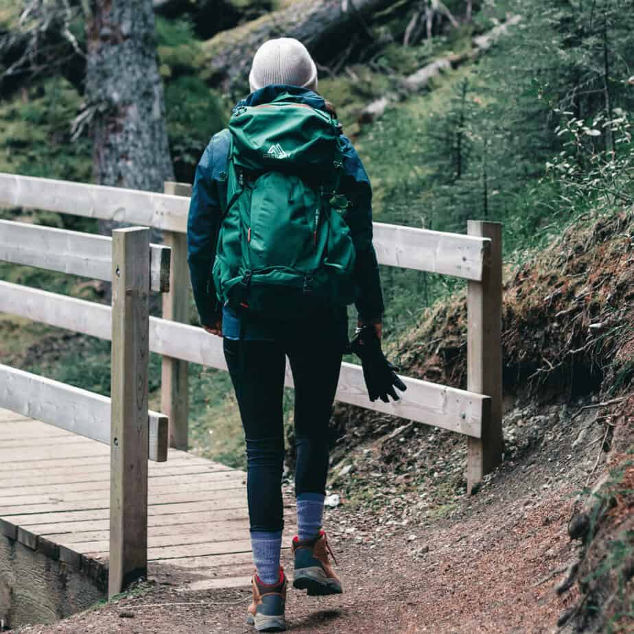 Exactly What to Wear Hiking in Fall To Stay Warm and Cozy - Sustain ...
