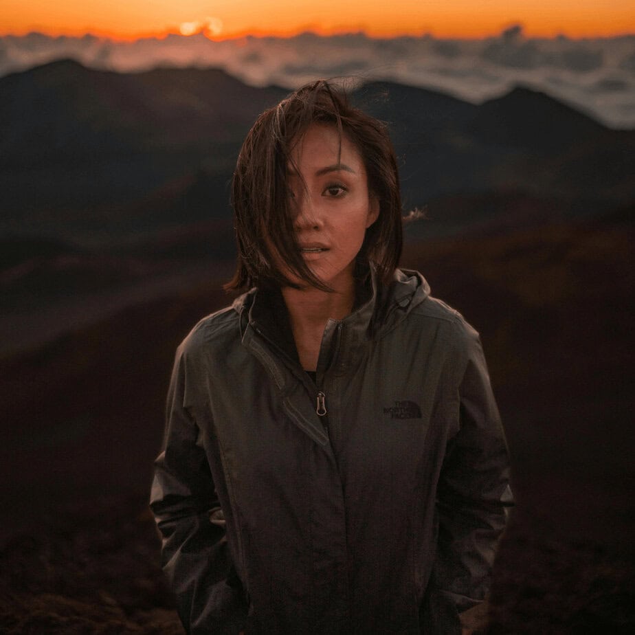 Exactly What to Wear Hiking in Fall To Stay Warm and Cozy - Sustain ...