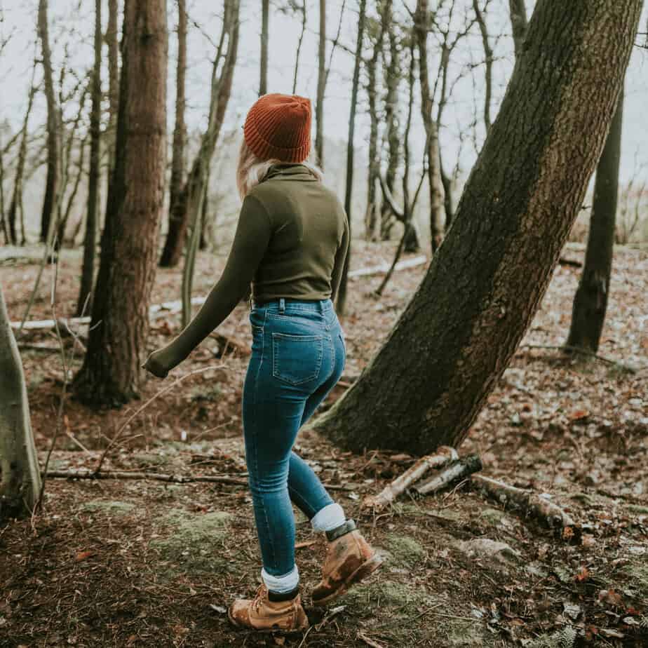 Exactly What to Wear Hiking in Fall To Stay Warm and Cozy - Sustain ...