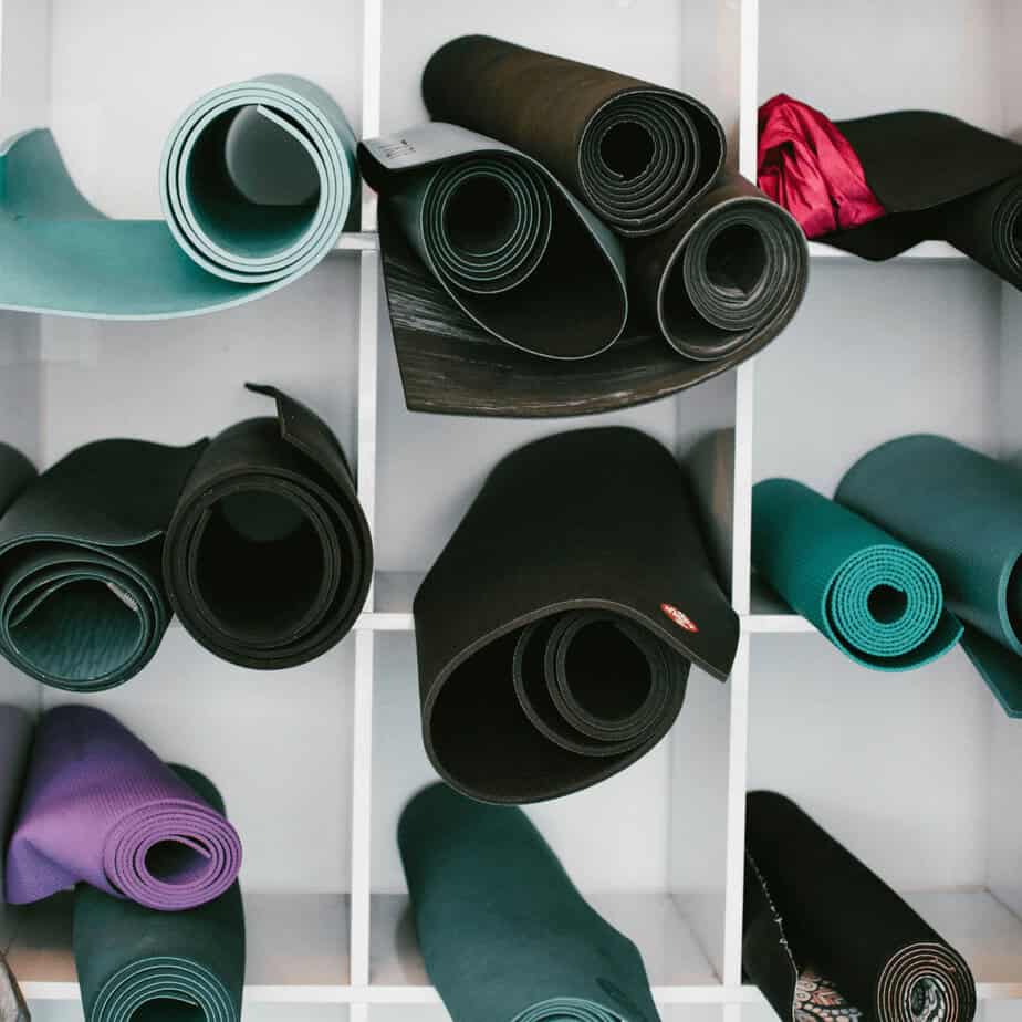 10 Brilliant Yoga Storage Ideas To Organize Your Yoga Room - Sustain ...