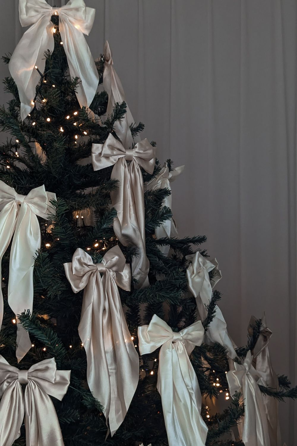 Ultimate Guide to Modern Christmas Tree Ideas You Have to See - Sustain ...